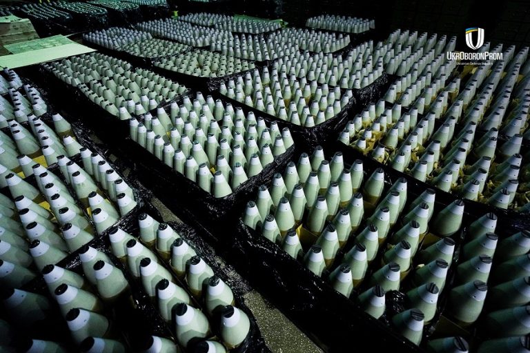 Ukroboronprom supplies the army with a batch of 122mm artillery ammunition