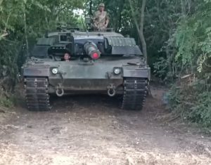 Ukraine enhances Leopard 2A4 tanks protection with explosive reactive ...