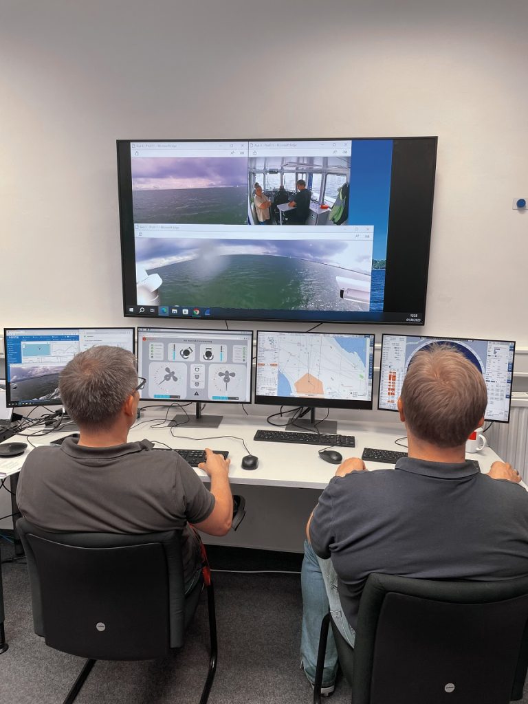 Anschütz demonstrates remote control of MV Wavelab