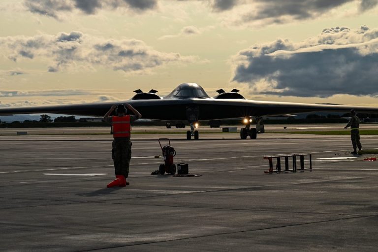 B-2 Spirit conducts historic hot-pit refueling in Norway