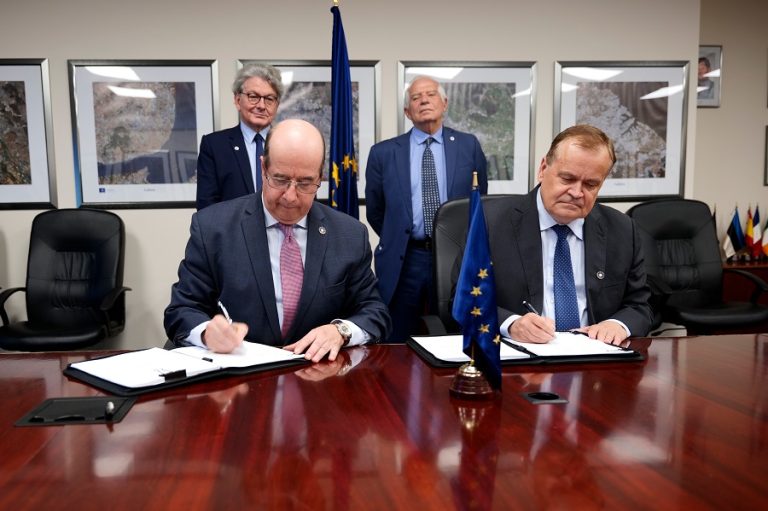 SatCen signs the Contribution Agreement for the implementation of the ...