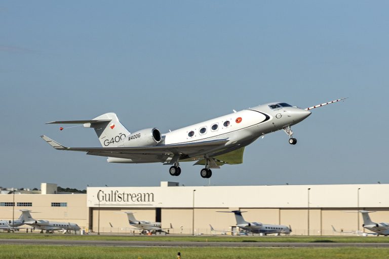 All-new Gulfstream G400 completes first flight [VIDEO]