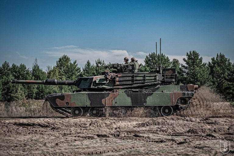 M1A2 SEPv3 Abrams on NATO's easternf lank: Polish army conducts first ...