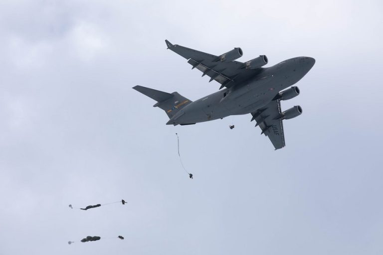 82nd Airborne Division paratroopers conduct Joint Forcible Entry in ...