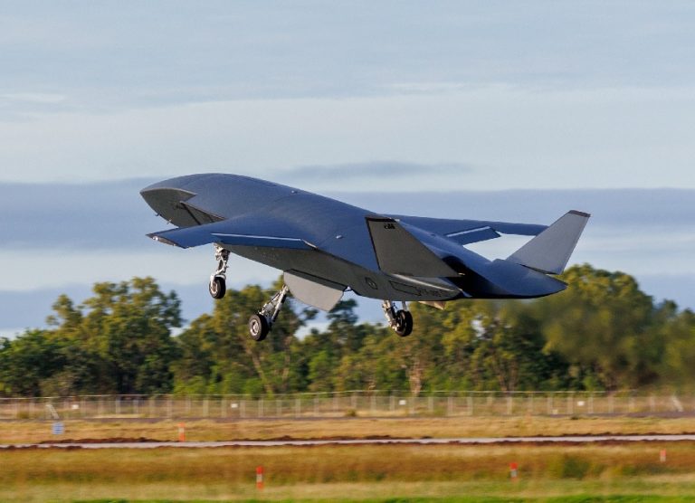 MQ-28A Ghost Bat takes flight beyond Woomera: a new chapter in ...