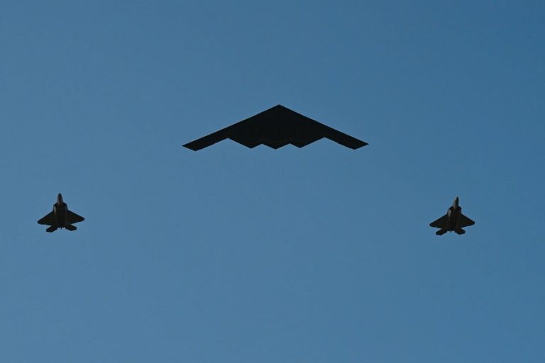 B-2 Spirit bombers and F-22 Raptor fighters conduct flyover of White ...